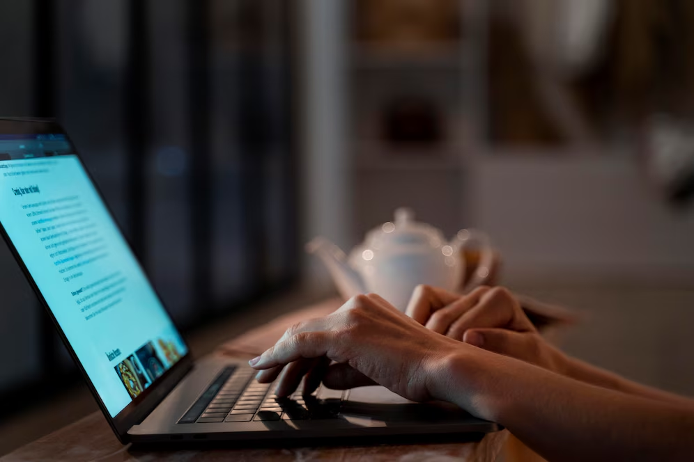 How to Write Content for a Website: A Complete Guide 🚀